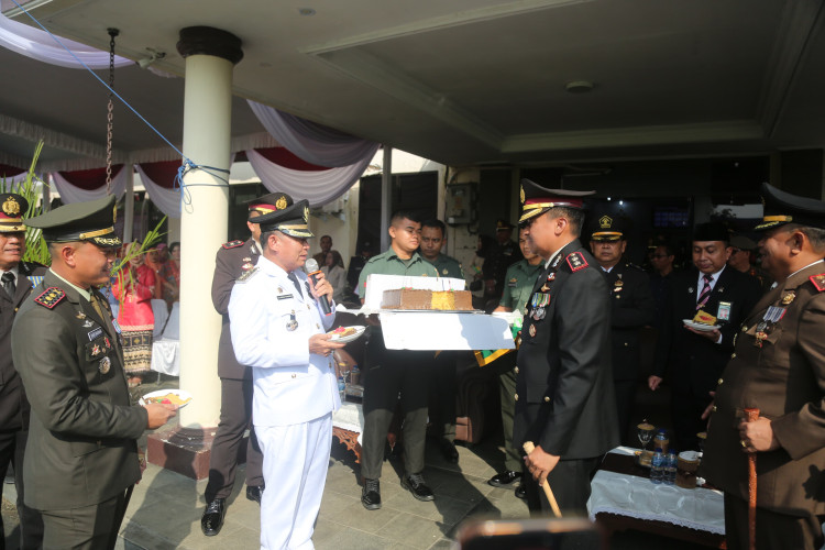 Upacara Peringatan Hari Bhayangkara ke-78 Kabupaten Lampung Timur Berjalan Khidmat – Cahaya ...